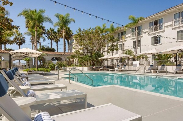 Perfect Place To Unwind! Outdoor Pool, Onsite Parking, Near Legoland California! - Carlsbad, CA