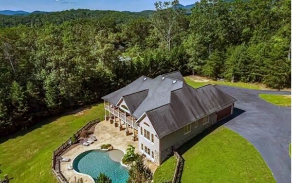 Lux Pool Home, Sauna, 14, Fully Paved Access - Blue Ridge, GA