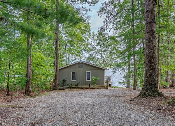 Dewitt -Cozy Cabin In The Woods- Perfect For A Small Family And A Dog Near Sml State Park - Smith Mountain Lake, VA