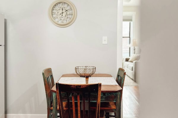 The Walnut: 1-bedroom 2nd Floor Apartment In Downtown Champaign - Urbana, IL