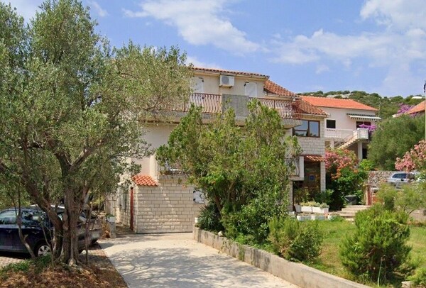 Apartamento Para Dos Personas En La Playa Tkon, Pasman (A-21943-c) - Galešnjak