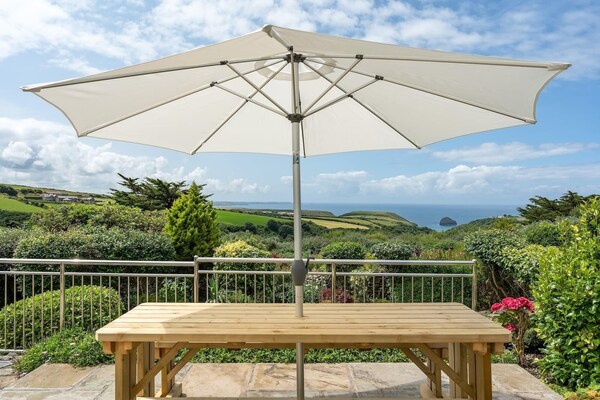 Peaceful Home, Sea Views, Private Parking - Tintagel