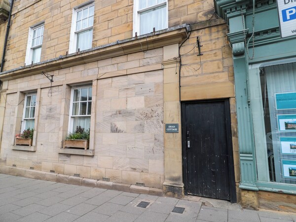 White Swan Cottage, Pet Friendly, With Hot Tub In Alnwick - Alnwick