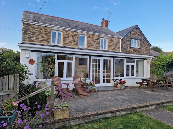 Langurra, Pet Friendly, Country Holiday Cottage In Crantock - Fistral Beach