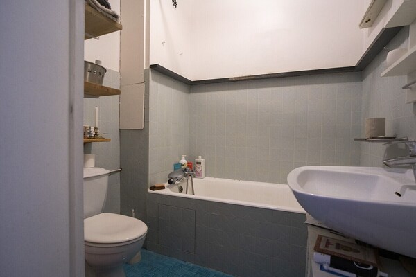 A Cocoon Of Love Bathed In Natural Light - Paris 19e Arrondissement