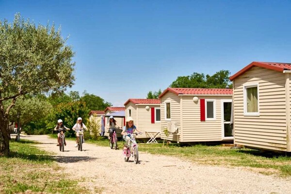 Camping 3 éToiles - Piscine  - Efaeha - Vaucluse