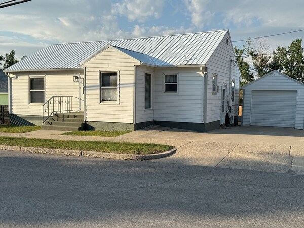 Sixty Minutes To Glacier Park! Family Friendly House. - Glacier County