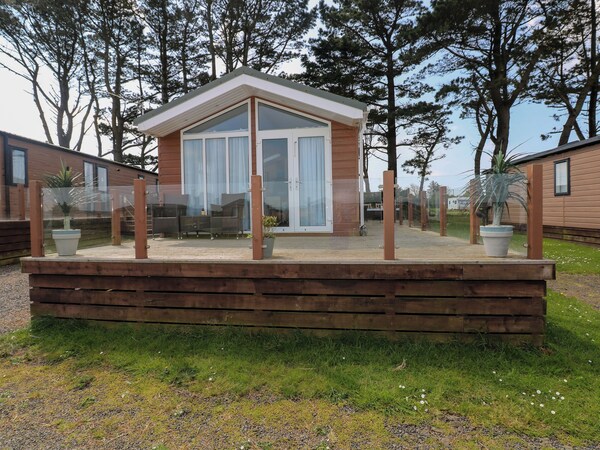 Gentle Tide (L46), Pet Friendly, With Hot Tub In Little Haven - Little Haven