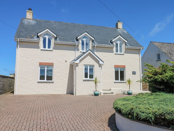 Llain Gwynfor, Pet Friendly, Country Holiday Cottage In St Davids - Trefin