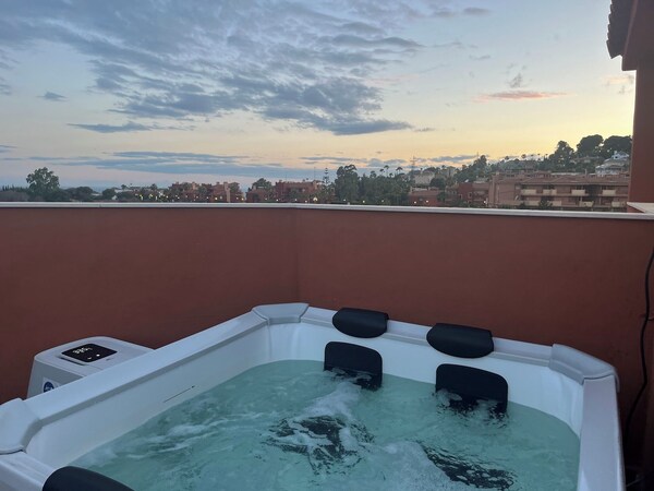 Penthouse Marbella With Jacuzzi & Sea Views! - Sitio de Calahonda