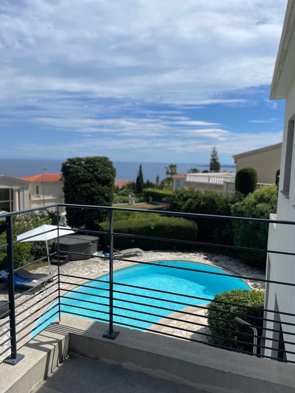 Luxury And Serenity On The Côte D'azur: Villa De Rêve In Golfe-juan - Cannes