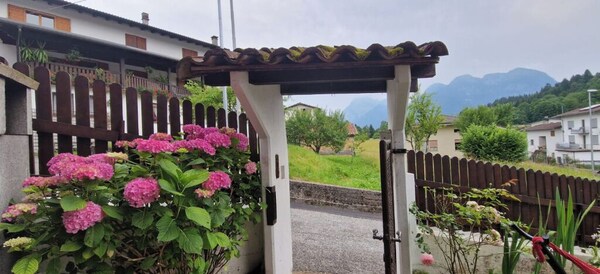 Charming Holiday Home For Up To 10 Guests  Your Peaceful Retreat Awaits - Monte Zoncolan