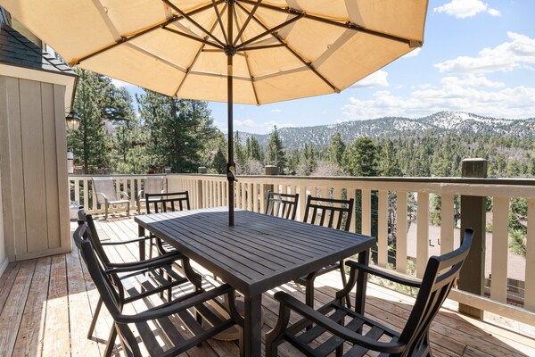 Paradise Pines, Amazing Newly Remodeled Home. Hot Tub - Big Bear, CA