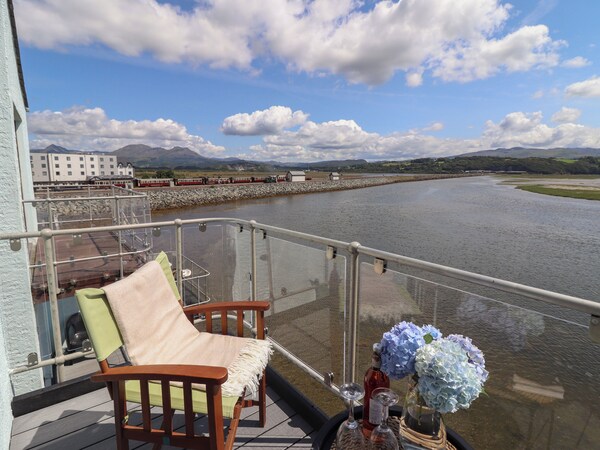 Estuary Escape, Pet Friendly, Country Holiday Cottage In Porthmadog - Borth Y Gest