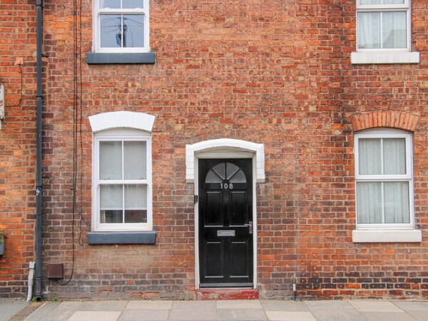 Riverbank, Family Friendly, With A Garden In Shrewsbury - Shrewsbury