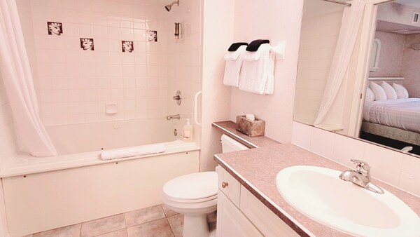 Mountain View Condo With Sofabed And Aircon - Fairmont Hot Springs, BC