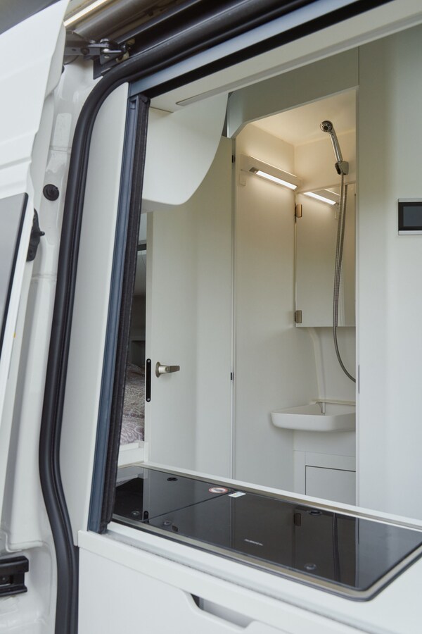 Campervan Rv Amped Campers Unlimited Drivers And Kilometers, All Included - Açores