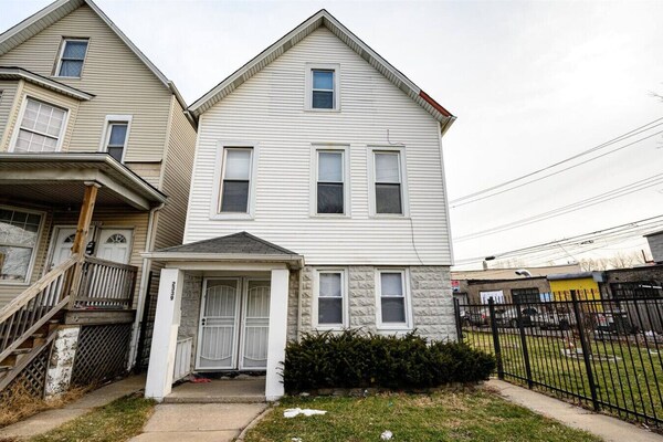 Vintage Arcade Apt With Parking - Bedford, PA