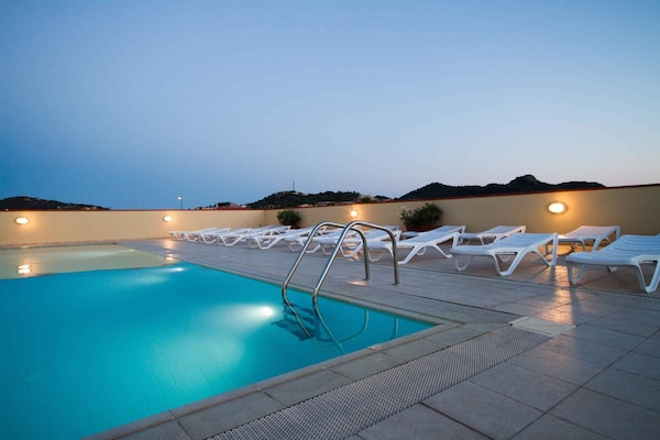 Appartement De Vacances Avec Piscine - Villasimius