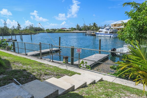 Clear Blue Water Paradise 2-bedroom Condo With Ac, Wifi In Freeport - Freeport