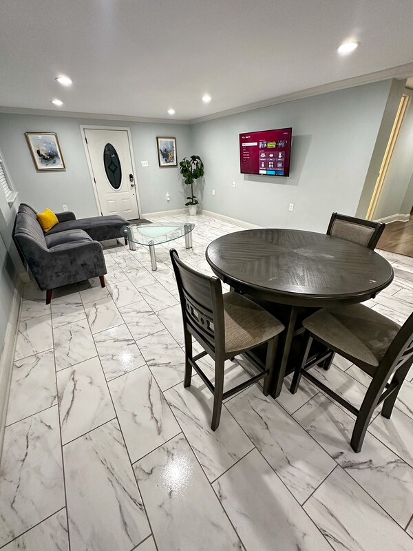 Let The Good Times Roll And Enjoy Nola With Us.great Uptown Location !!! - Metairie, LA