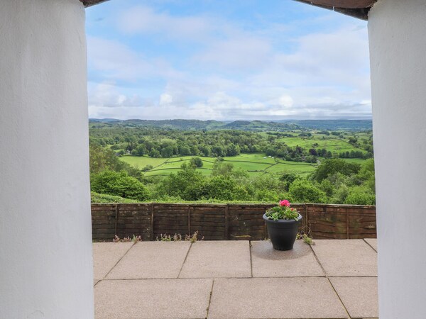 Addyfield Farmhouse, Family Friendly In Bowland Bridge - Coniston
