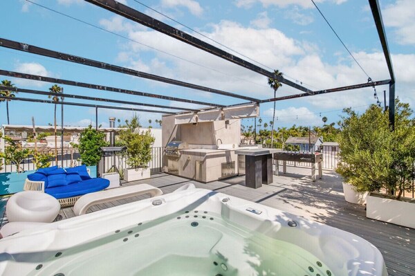 The Bella Villa Venice Beach - Luxury Interior Design W/hot Tub - Venice Beach, Los Angeles, CA