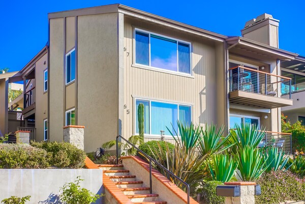 Ocean Views * 2 Outdoor Decks * A/c - Encinitas, CA