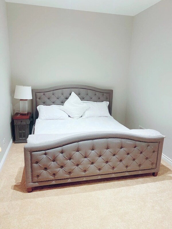 Luxury 2bedrooms Guest House In King City - Bolton, ON, Canada
