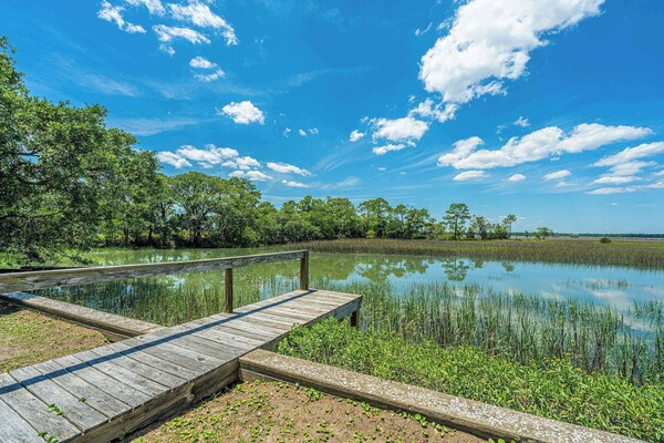 Seaside Charm At Folly Beach  Cozy 1br Cottage With Private Dock - Folly Beach, SC