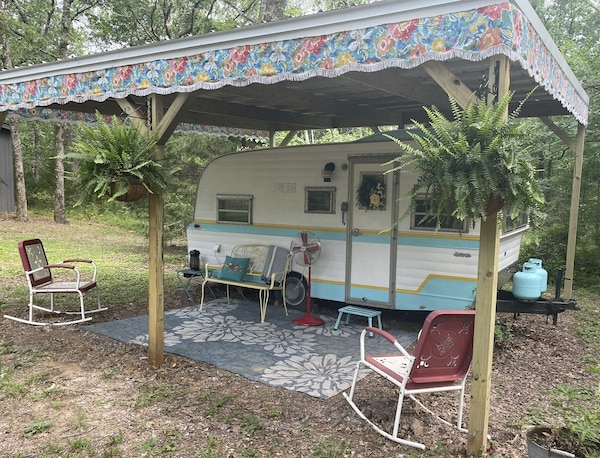 Cozy Camper In The Woods W/ Trails & Fishing Pond - Showcased By Hgtv! - Missouri