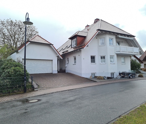 Große Ferienwohnung Für 4 Personen In Ruhiger Lage - Ebensfeld