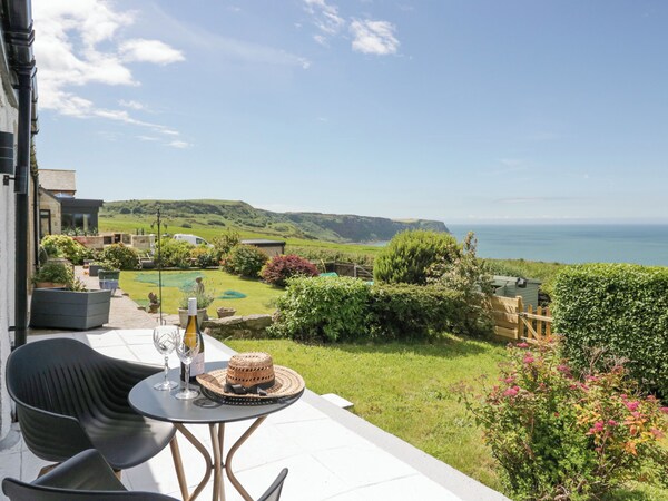 Victroneen Cottage, Pet Friendly, With A Garden In Whitehaven - St Bees