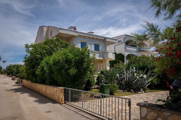 Apartments Bozena (11333-a2) - Vir - Island Vir - Nin