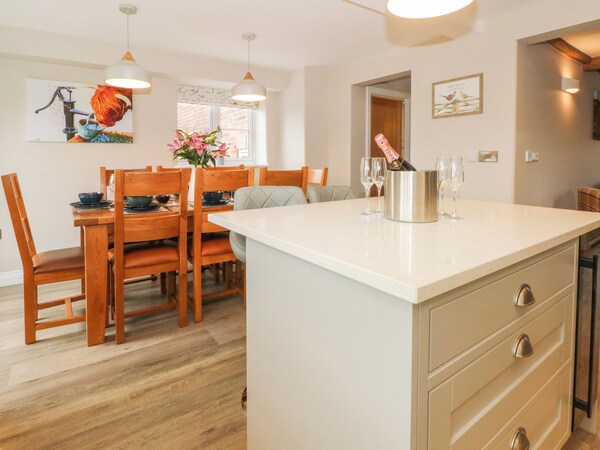 Small Lane Cottage, Family Friendly, With Hot Tub In Endon - Rudyard Lake