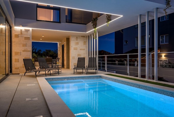 Nouveau ! Villa De Luxe - Roma 2, Avec Piscine D'eau Salée Chauffée, Parking, Internet Haut Débit, Bbq,... - Dugi Rat