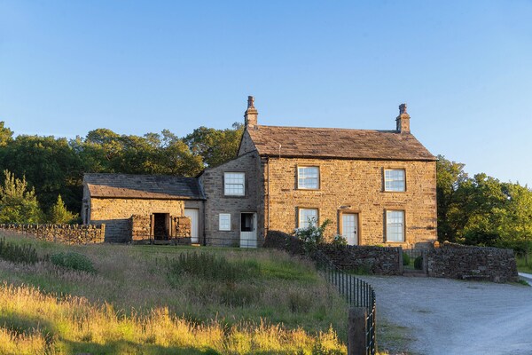 Idyllic Country Detached Cottage Sleeping 8 Guests With Access To An Award Winning Wellbeing Resort - Cononley