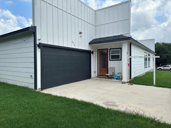 Large Modern House In Dallas. Pet Friendly! - Dallas, TX