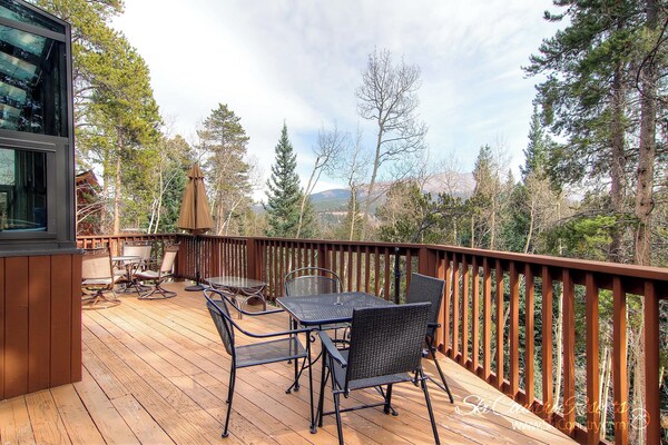 Perfect Holiday Home! Ski In/out, Private Hot Tub. Exquisite Mountain Chalet - Breckenridge, CO