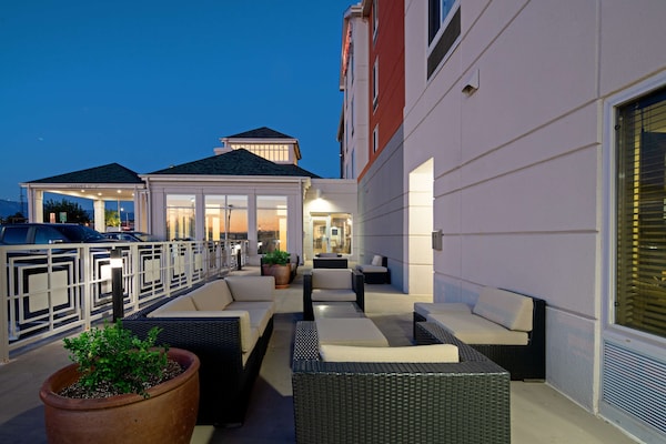 Urban Oasis Awaits! Indoor Pool, Free Shuttle, Pets Allowed, Free Parking! - Albuquerque, NM