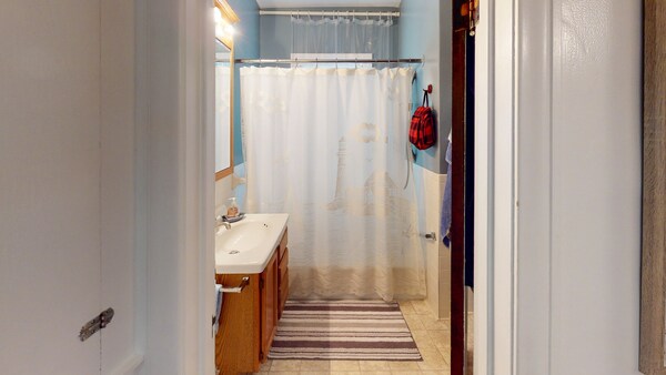 Charming Two Bedroom Cottage Inside Lakeside! - Put-in-Bay, OH