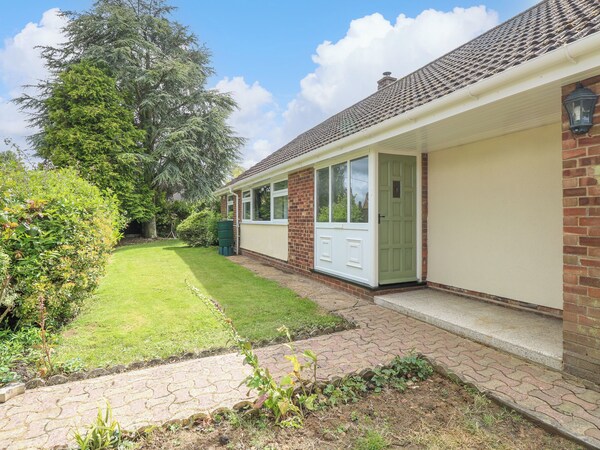 Cedar Cottage, Pet Friendly, With Open Fire In Blofield - Wroxham
