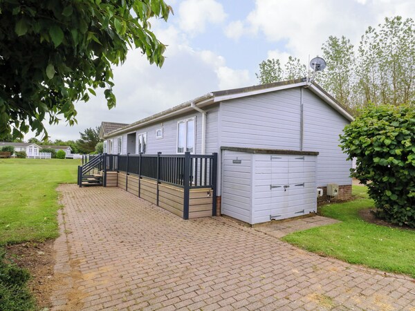 Owls Retreat, Lodge 11, Pet Friendly, With A Garden In Aldeburgh - Thorpeness
