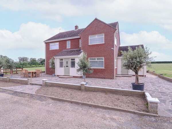 The Farmhouse, Pet Friendly, With Open Fire In St. Osyth - Clacton-on-Sea