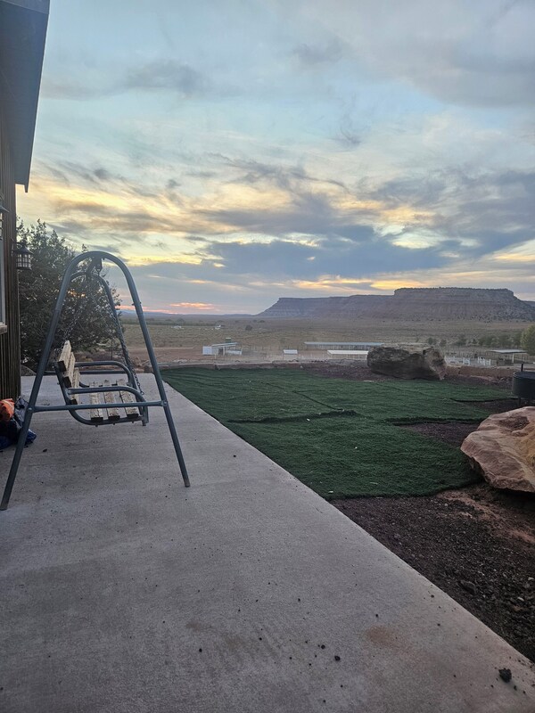 The Rocky Mountain Mountain Cabin: Charming 2-bedroom Cabin In Apple Valley - Utah