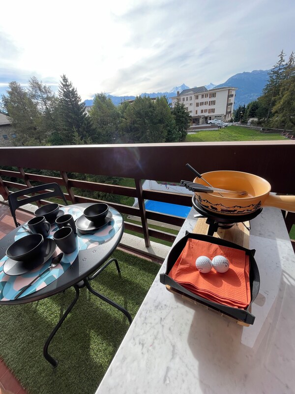 Central & Quiet 1-bed Flat - Parking / Pool / Wifi / Balcony / 4' To Gondola - Crans-Montana