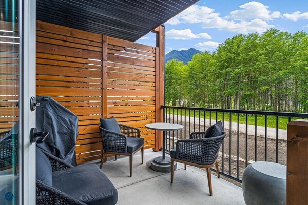2 Bed/2 Bath Sparrowhawk Resort-1st Floor-sleeps 4 - Canmore