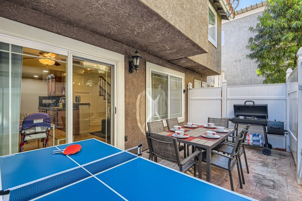 Stylish- Multi-level- Patio- Games - Fast Wifi-cm3 - Costa Mesa, CA