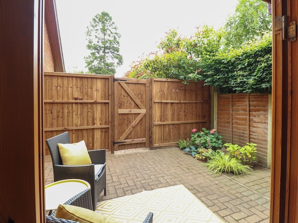 The Annexe At Number 4, Romantic, With A Garden In Coltishall - Wroxham