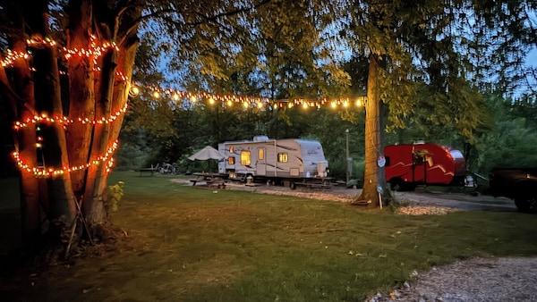 Cozy Riverside 2-bedroom Rv In Charming Burton Ohio - Lake Erie, PA